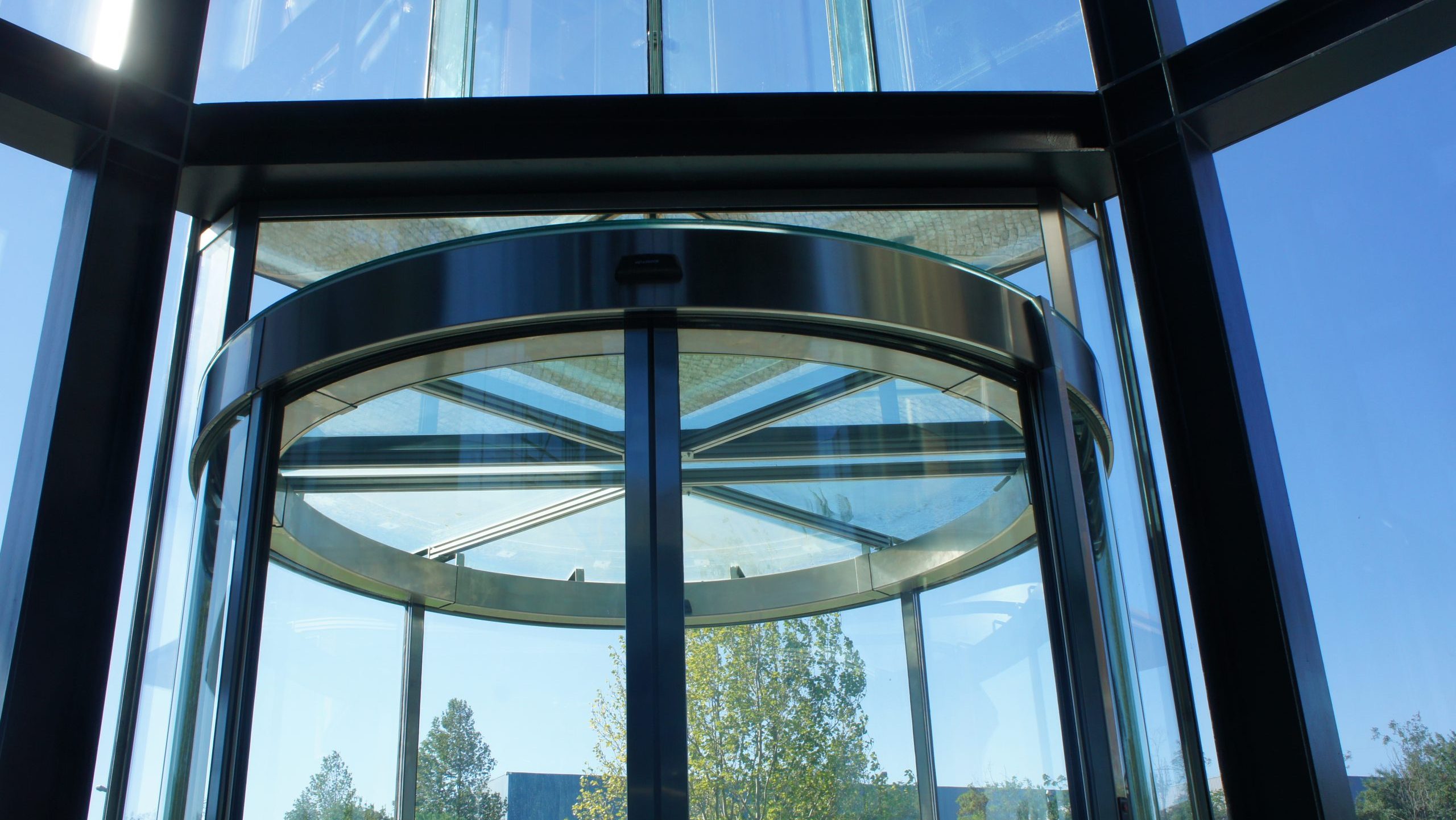 Revolving Door and Automatic Door Systems - HTM METAXDOOR GmbH
